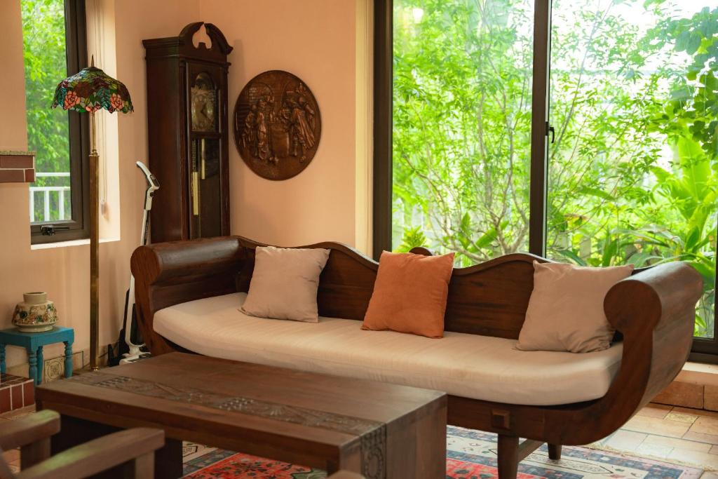 🏰 Lucia Villa Hồ Hồng Mộng Mơ: Điểm Đến Đẳng Cấp Sang Trọng Được Thiết ...